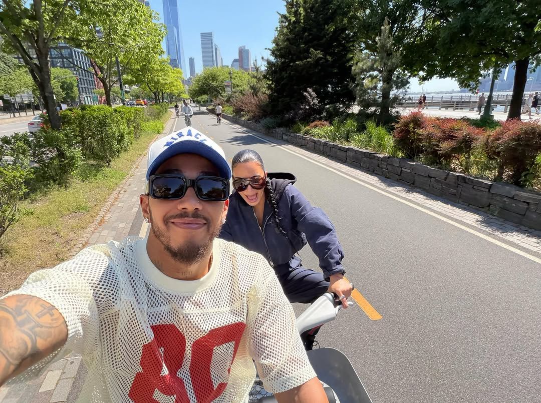 Il selfie conferma la relazione tra Kim Kardashian e Lewis Hamilton