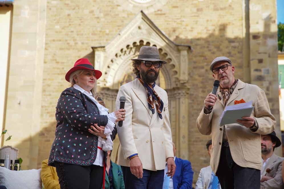 I dandy colorano Arezzo... Guarda le foto