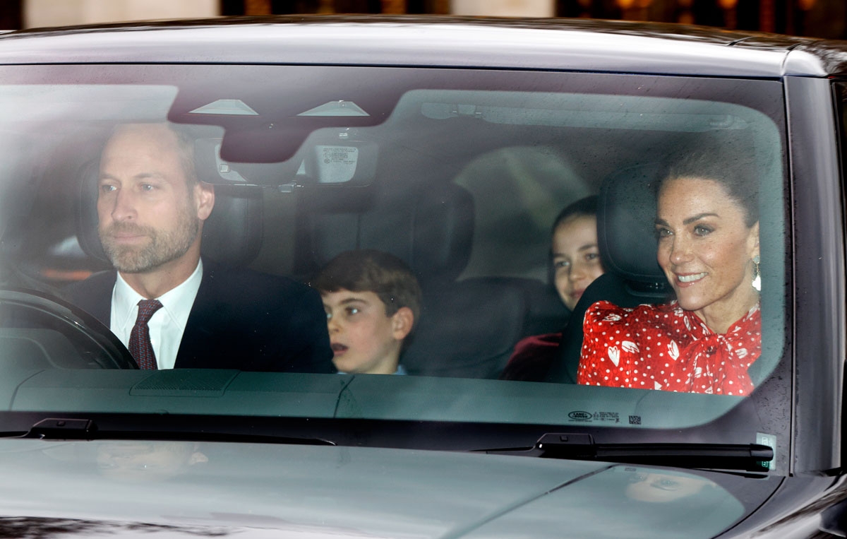 Kate Middleton (in rosso), William d'Inghilterra e i tre principini al ...
