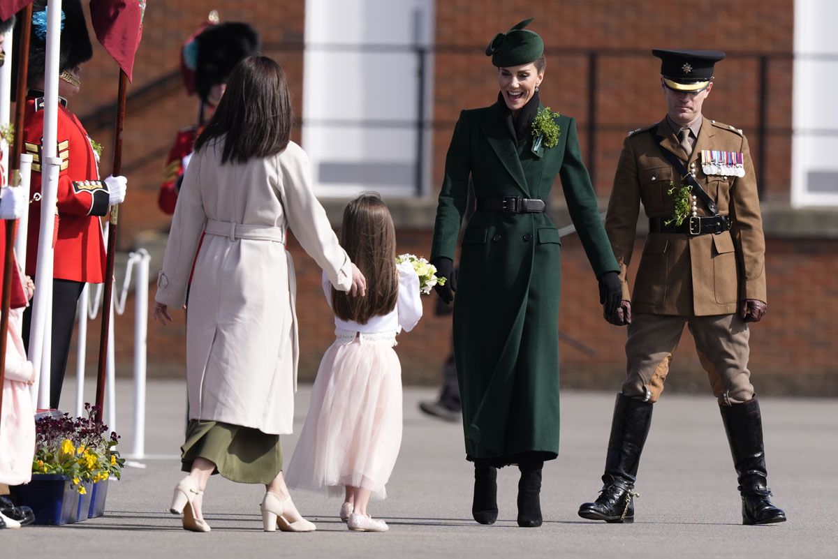 Kate Middleton in verde per la parata di San Patrizio e il tradizionale ...