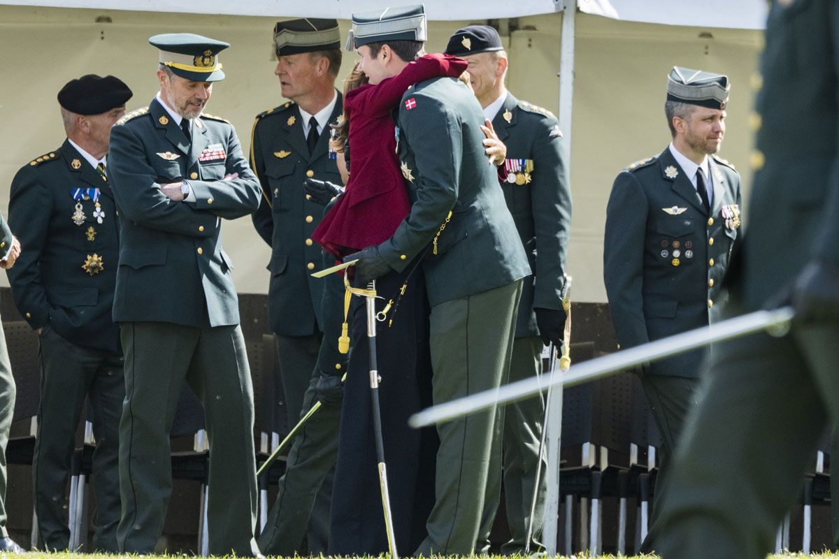 Christian di Danimarca completa la formazione militare