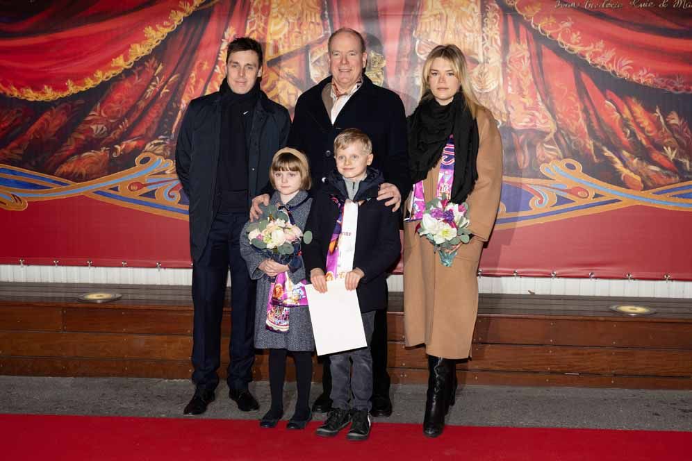 Alberto di Monaco coi figli al circo. E Charlene Wittstock non c'è. Foto