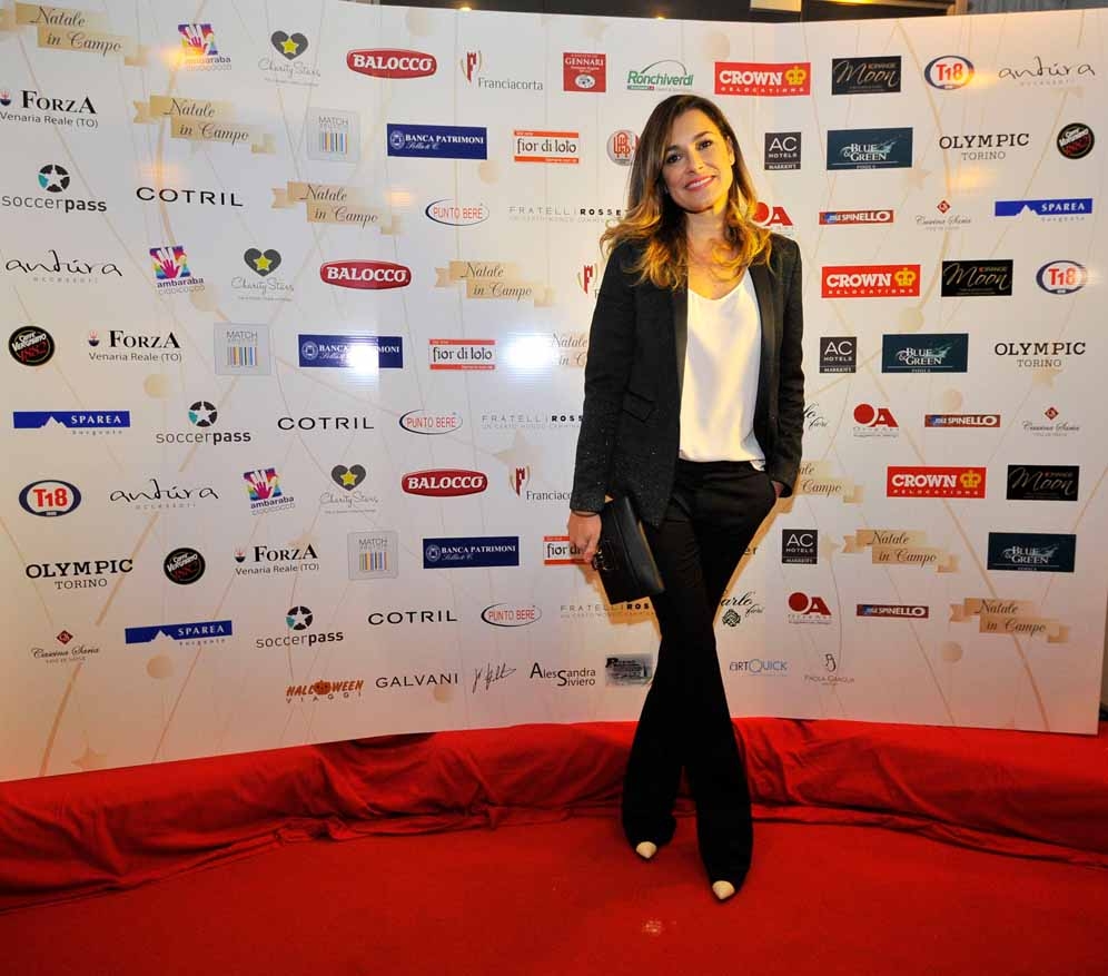 Alena Seredova in grandissima forma... scende in campo da sola. Guarda ...