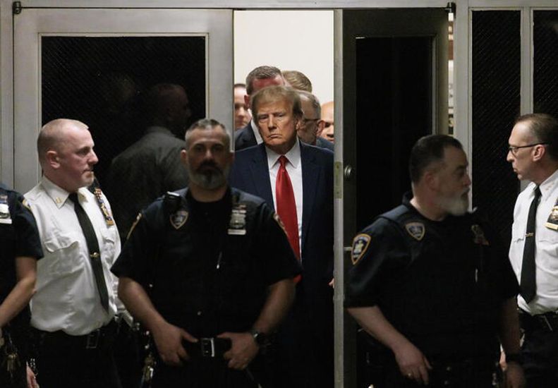Donald Trump arrestato. Si dichiara non colpevole. Foto
