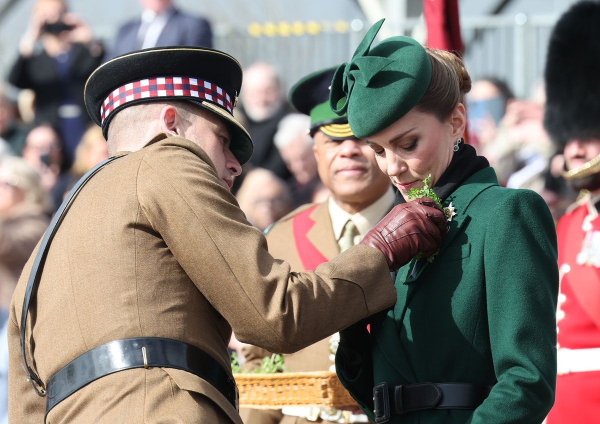 Kate Middleton in verde per la parata di San Patrizio e il tradizionale ...