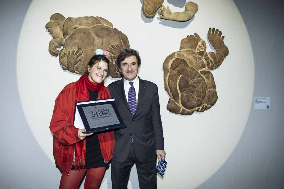 Premio Cairo 2025: vince Maria Grazia Zanella con una scultura in pane