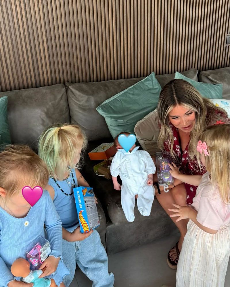 Diletta Leotta insieme al marito Loris Karius e alla piccola Aria si ...