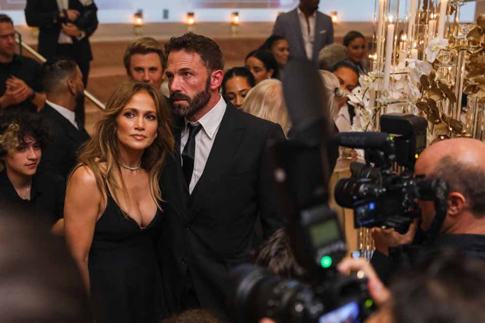 Ben Affleck e Jennifer Lopez al funerale dell'amico miliardario. Foto