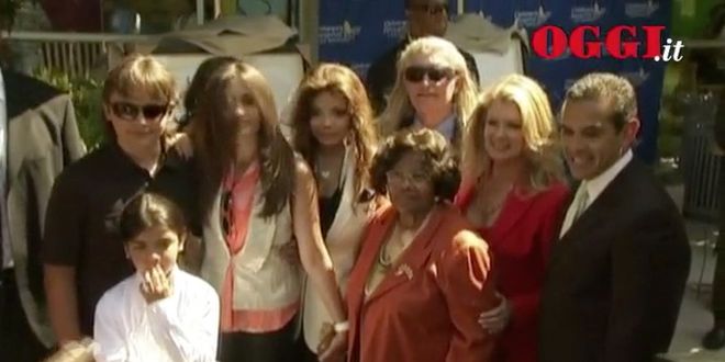 Notizie, fotografie e video Paris jackson tenta suicidio - Oggi