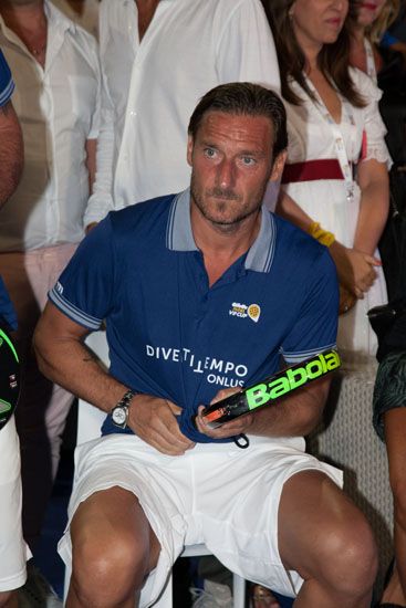 Francesco Totti guida la carica dei famosi... tutti pazzi per il "Padel ...