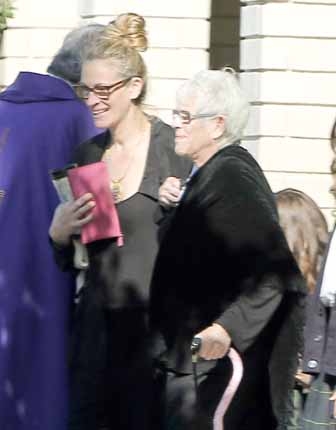 Julia Roberts in chiesa con la mamma malata: le tante preoccupazioni la ...
