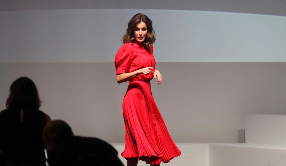 Letizia Ortiz ricicla un abito rosso natalizio… che nasconde un segreto ...