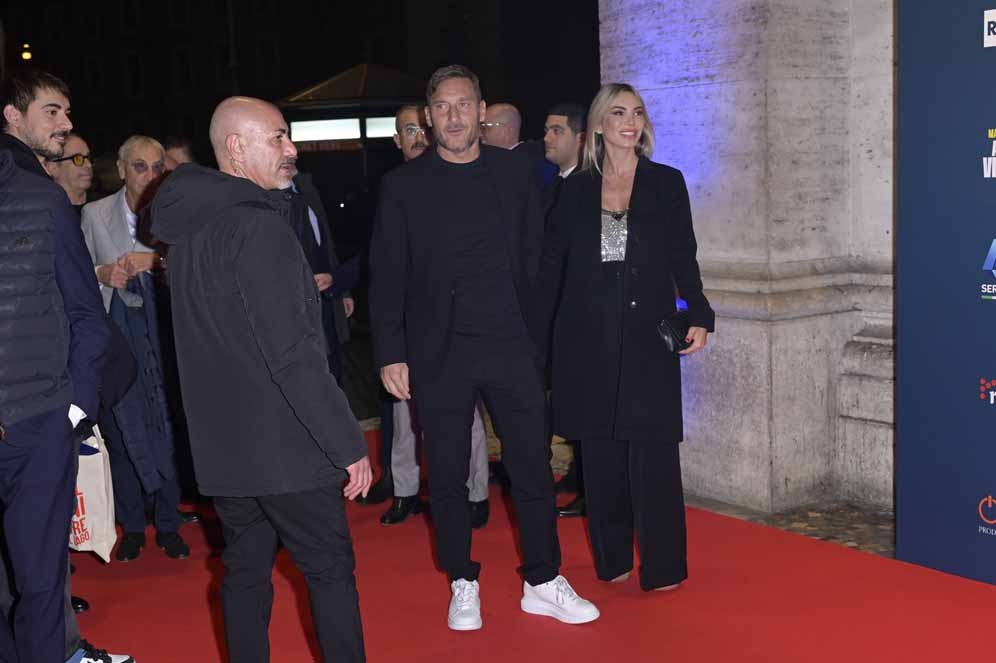 Francesco Totti e Noemi Bocchi, coppia (innamorata) da red carpet. Foto