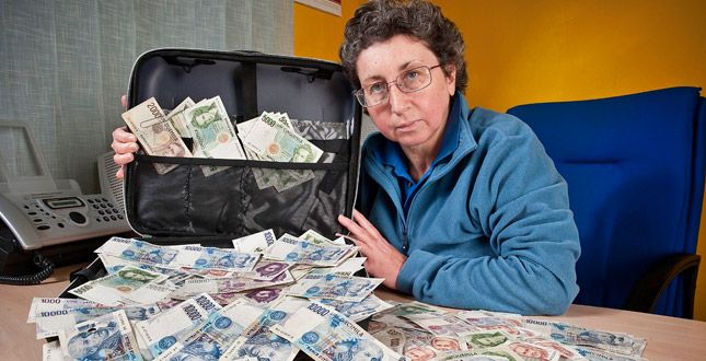 Hai ancora lire in casa? Ora sono carta straccia | Oggi
