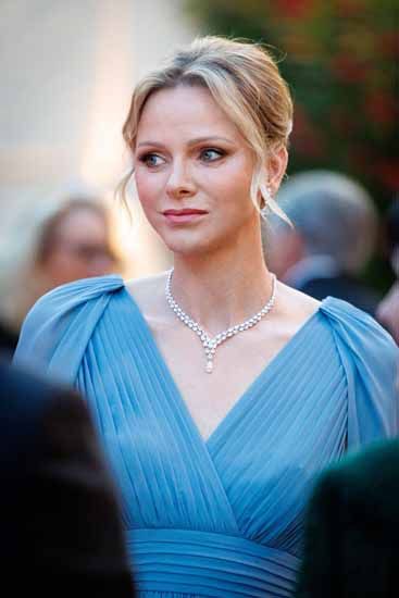 Charlene Wittstock illumina il 76° Gala della Croce Rossa a Monaco - foto