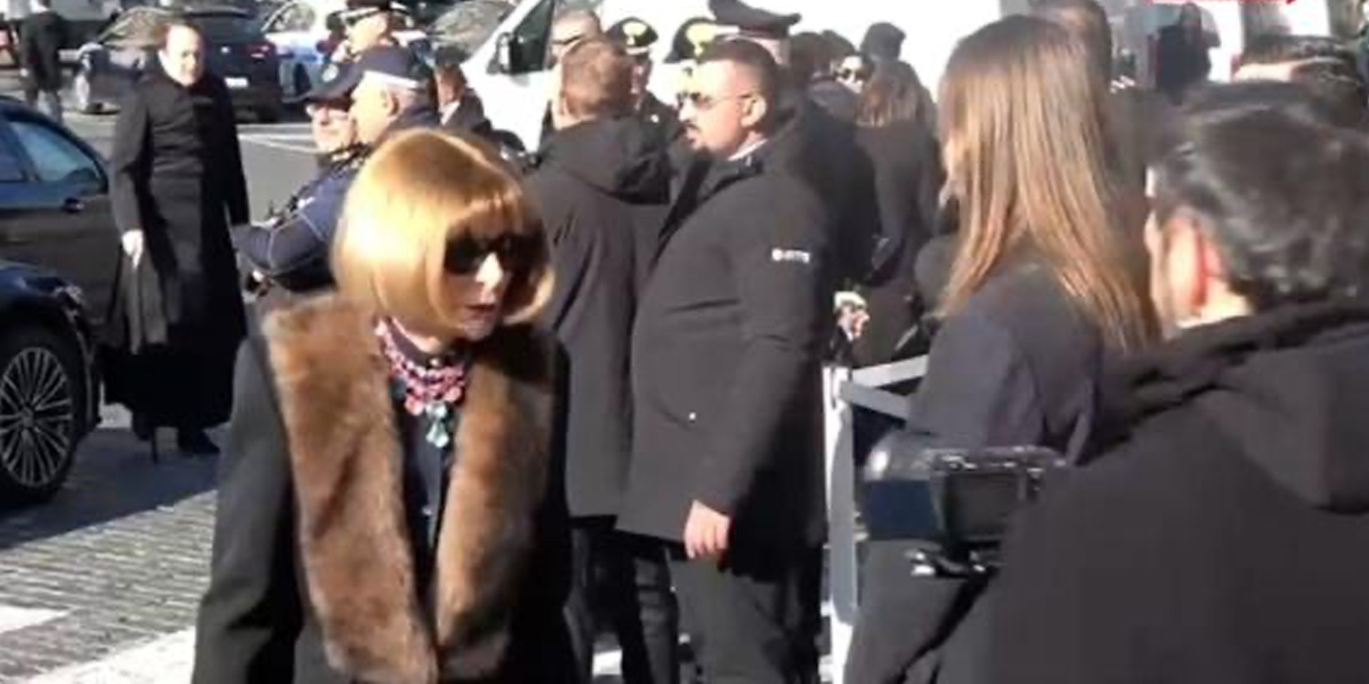 Valentino Garavani, l'arrivo di Anna Wintour ai funerali | Video Oggi