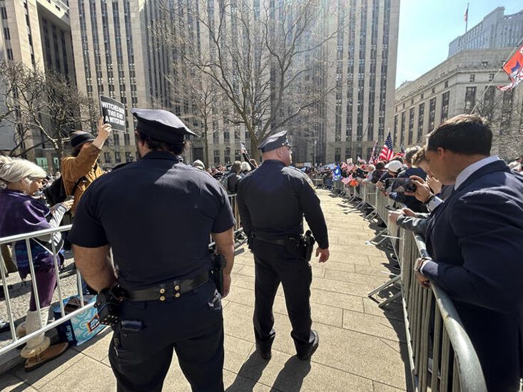 Donald Trump arrestato. Si dichiara non colpevole. Foto