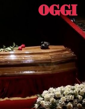 Luca De Filippo, quanti vip in lacrime ai funerali del figlio di ...