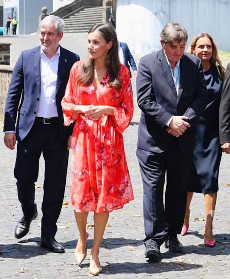Letizia Ortiz e Victoria di Svezia, sfida di stile tra "Regine di fiori"