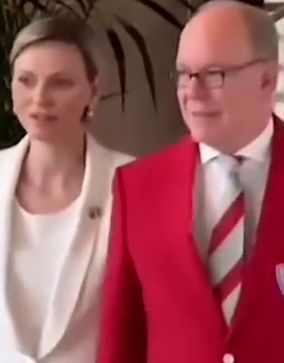 Charlene Wittstock e Alberto di Monaco mano nella mano. Video