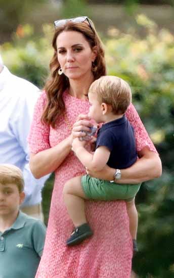 Kate Middleton, merenda con George, Charlotte, Louis e il nipote Archie ...